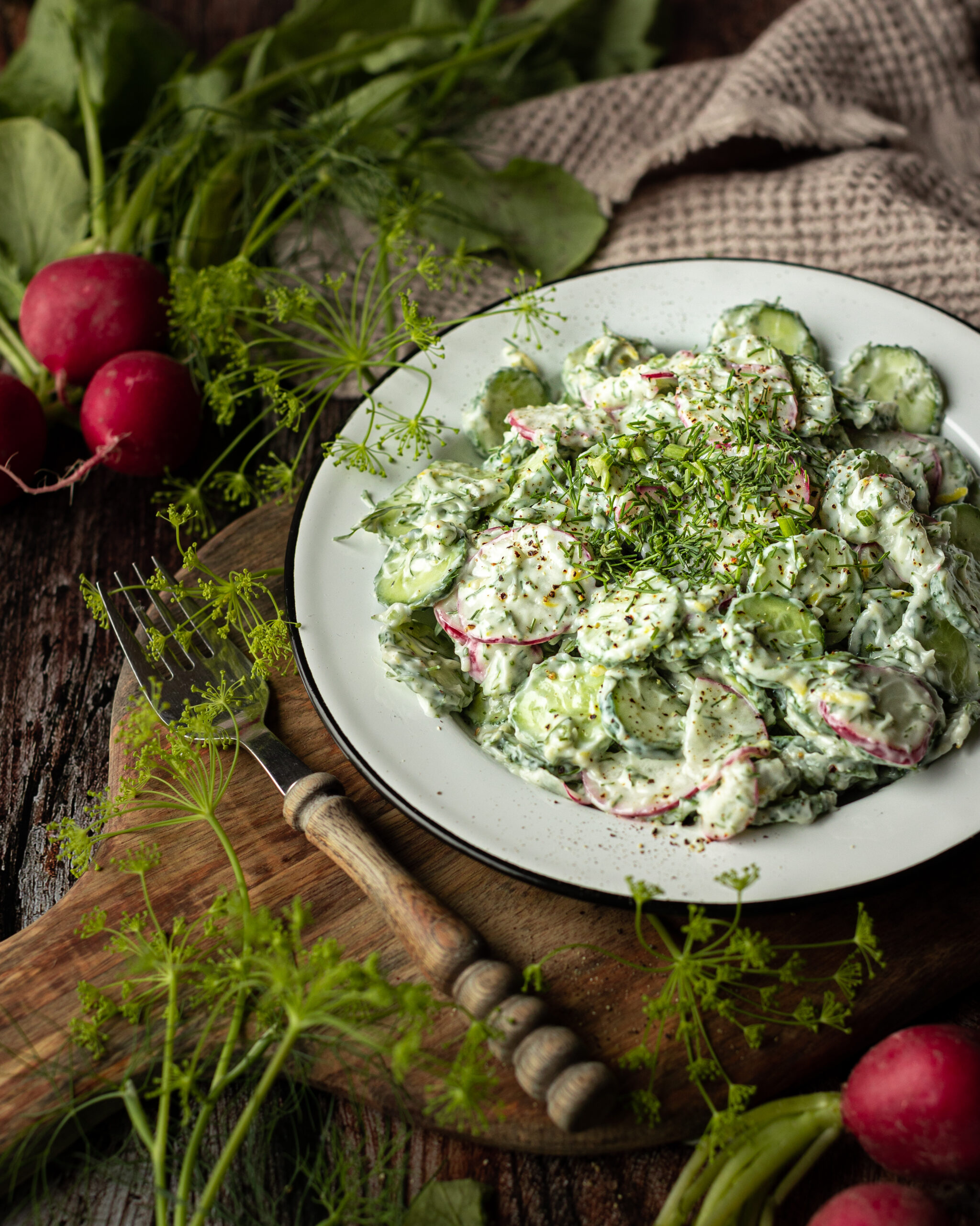 KLASSIKALISELT LIHTNE JA SUVINE KURGI-REDISE SALAT - Miaspiration