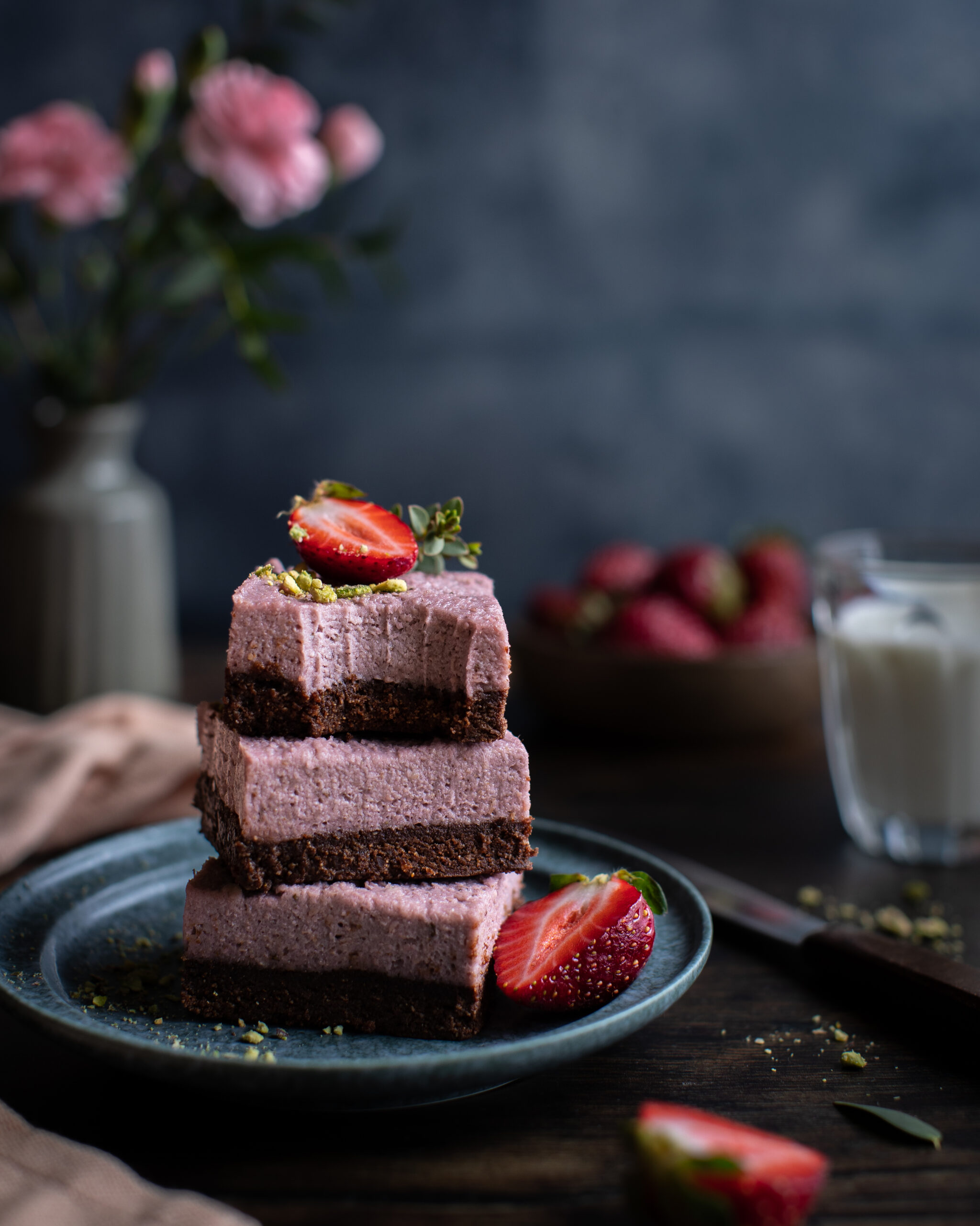 KÜPSETAMATA MAASIKA-BROWNIE RUUDUD (GV, LV, VEGAN) - Miaspiration